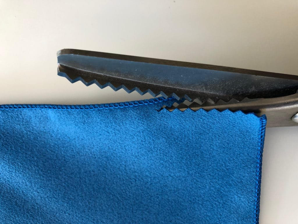 Fig. 2_ Pinking edge of microfiber cloth - Tru Vue, Inc